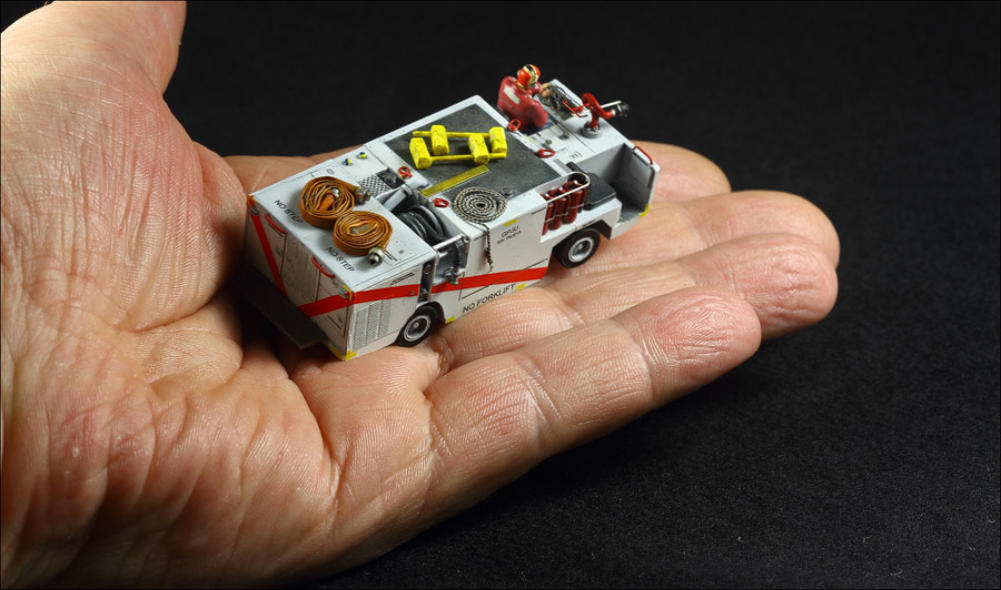 A/S32P-25 U.S. Navy Fire Engine