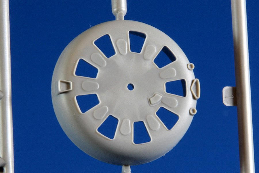 ICM 48097 - I-16 type 24