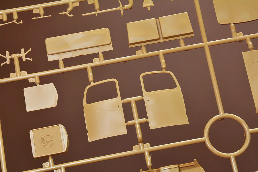 ICM 35420 - Typ L3000S WWII German Truck